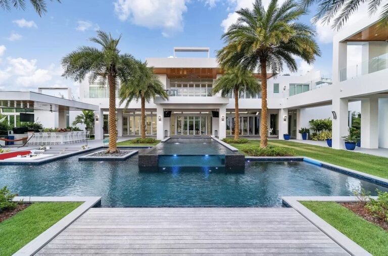 Perfectly Designed Florida Contemporary Mansion meets any Lifestyle