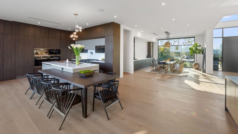 This New Construction Home is The Finest Example of Modern Architecture ...