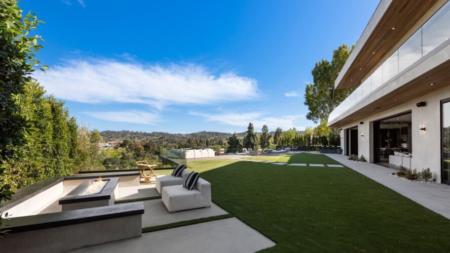 This New Construction Home is The Finest Example of Modern Architecture ...