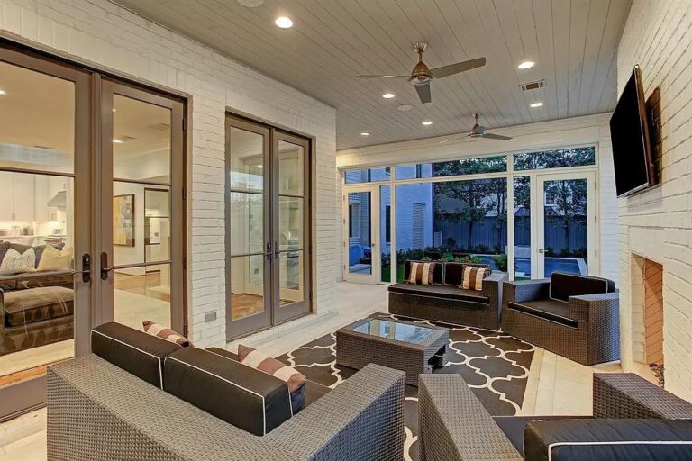 A $3.6M Houston Home boasts High-end Custom Finishes Throughout