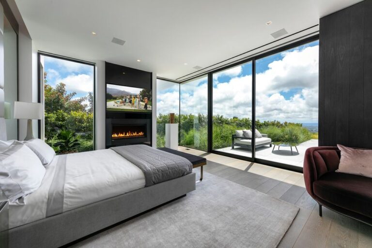 A $32,500,000 Spectacular Hillside Glass-walled Mansion in Beverly Hills