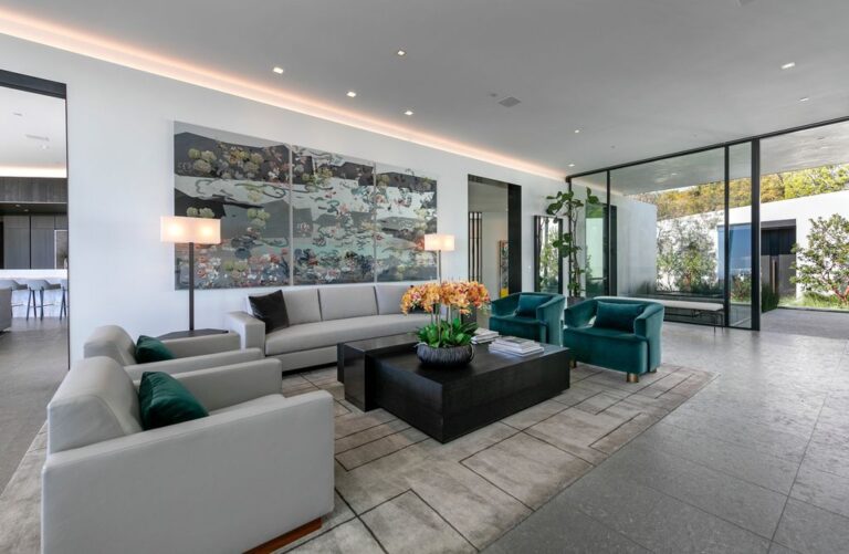 A $32,500,000 Spectacular Hillside Glass-walled Mansion in Beverly Hills