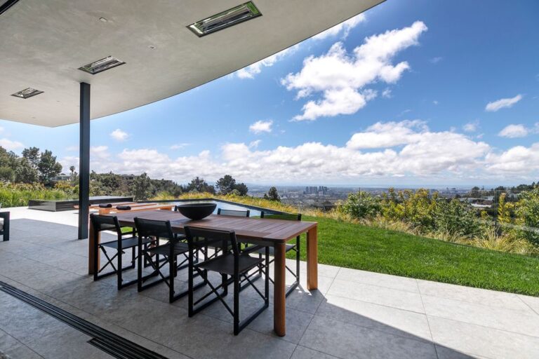 A $32,500,000 Spectacular Hillside Glass-walled Mansion in Beverly Hills