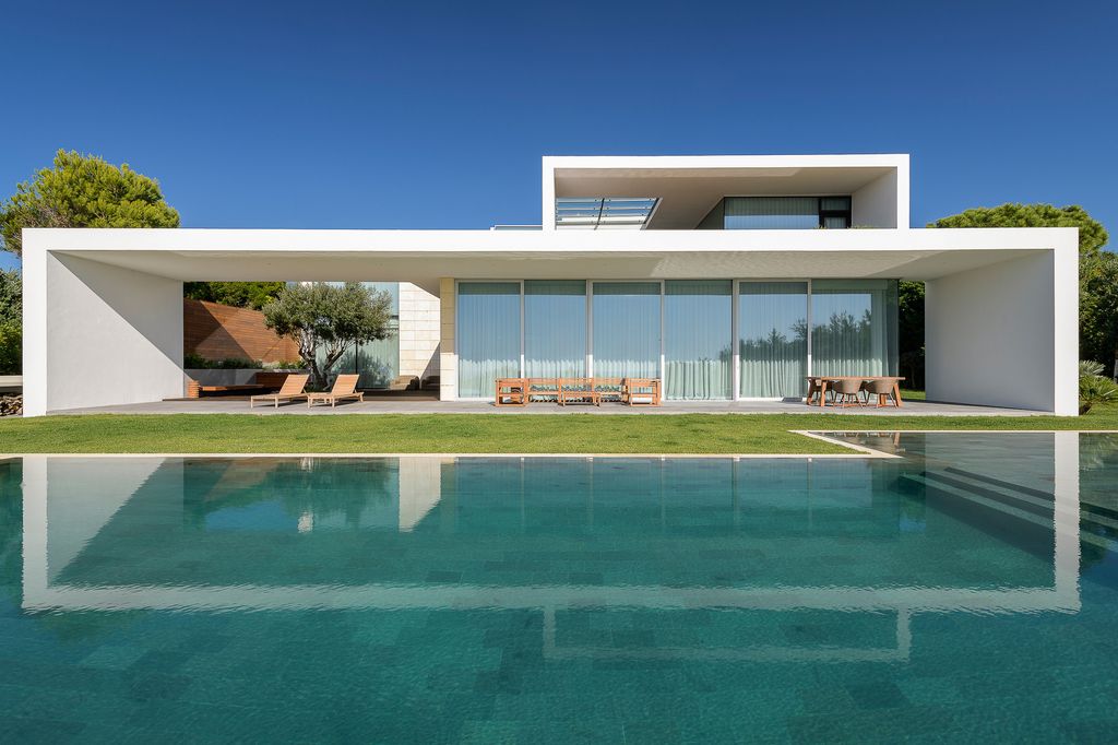 Luxury Sea Front Villa with Spectacular Sea Overlooking by ARQ TAILOR ...