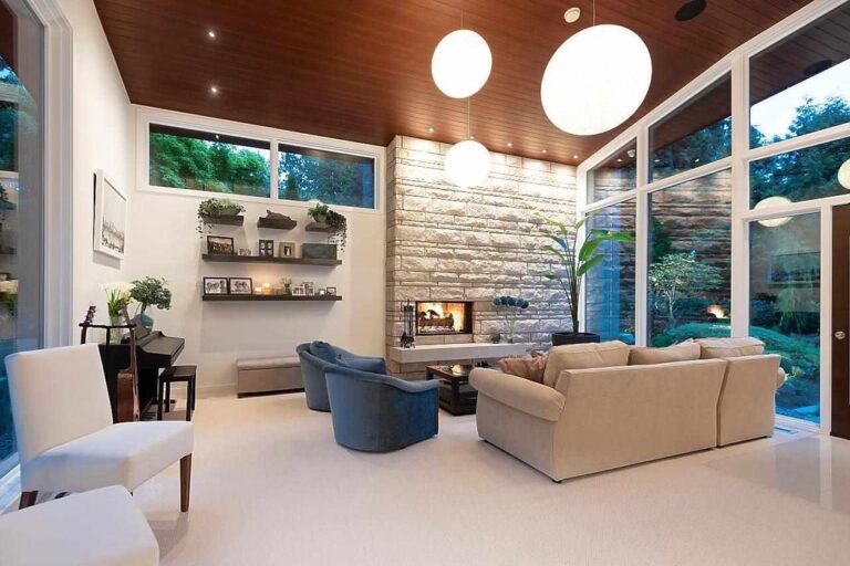 Sophisticated yet Natural West Vancouver Home Embracing a Lavish Lifestyle