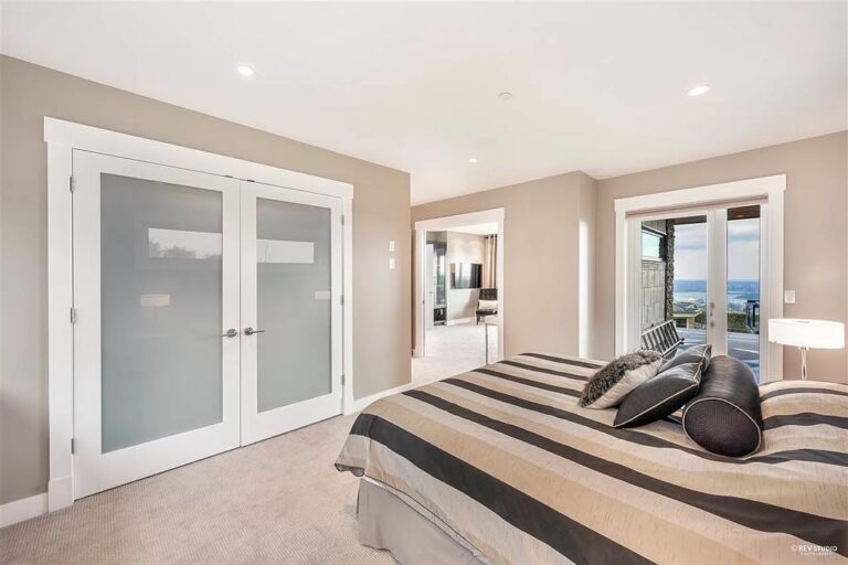Spectacular Custom Built Contemporary Home in West Vancouver immersing ...