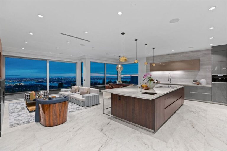 Sumptuous West Vancouver Villa with Sensational Views