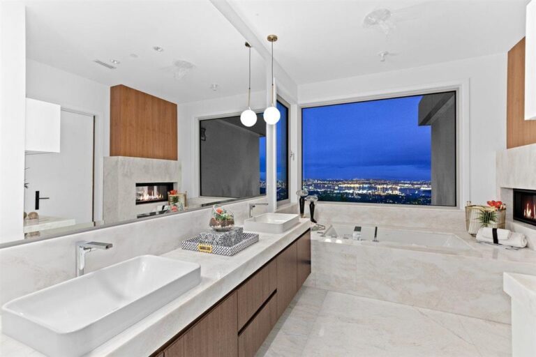 Sumptuous West Vancouver Villa with Sensational Views