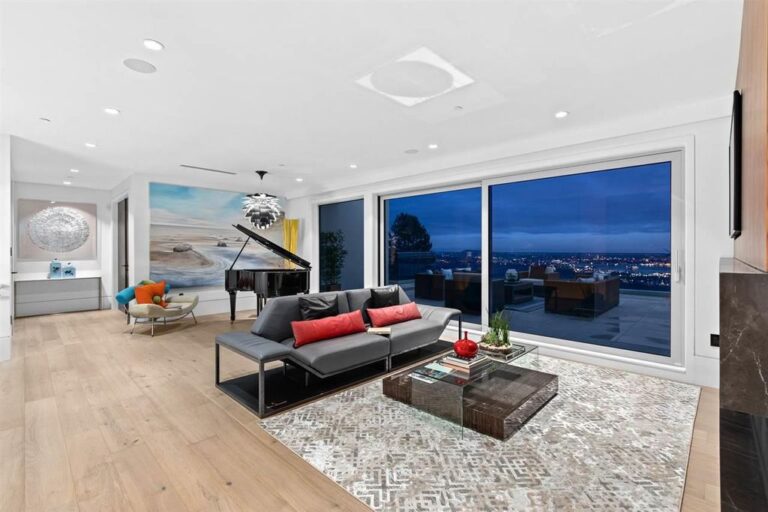 Sumptuous West Vancouver Villa with Sensational Views