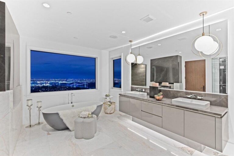 Sumptuous West Vancouver Villa with Sensational Views