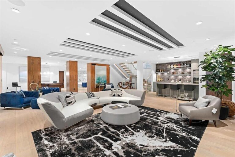 Sumptuous West Vancouver Villa with Sensational Views