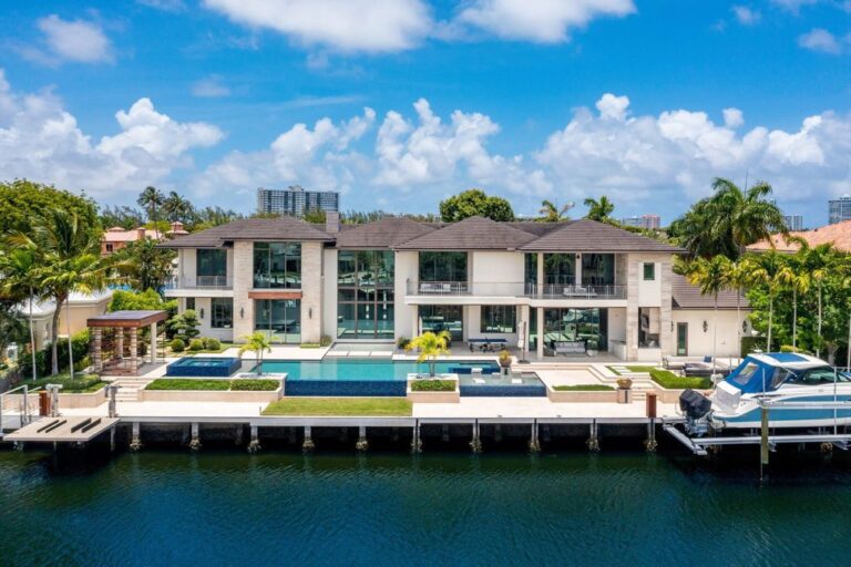 A Fort Lauderdale Home in The Exclusive Bay Colony Community Comes with ...