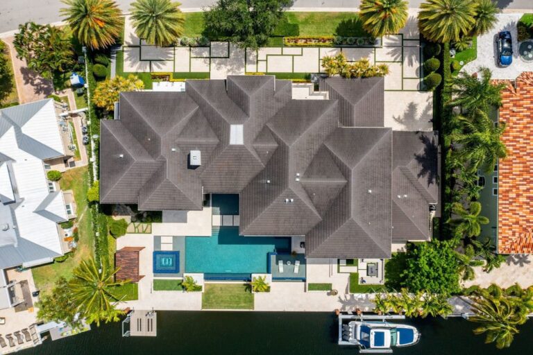 A Fort Lauderdale Home in The Exclusive Bay Colony Community Comes with ...