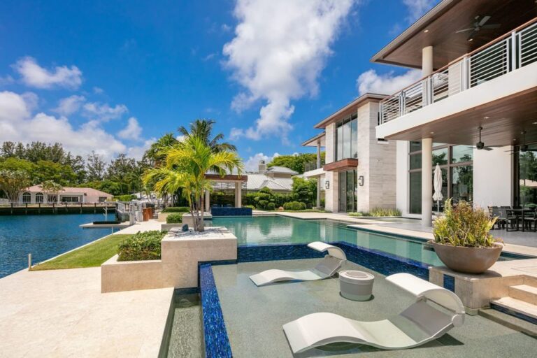 A Fort Lauderdale Home in The Exclusive Bay Colony Community Comes with ...