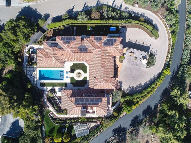 Stunning Estate with Breathtaking Bay Views and Luxurious Amenities in ...