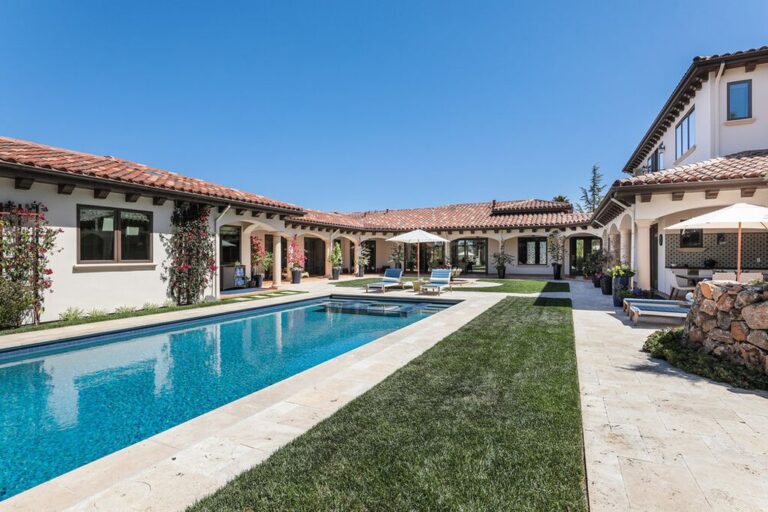 Stunning Estate with Breathtaking Bay Views and Luxurious Amenities in ...