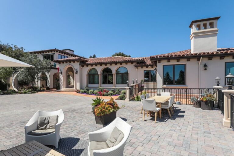 Stunning Estate with Breathtaking Bay Views and Luxurious Amenities in ...