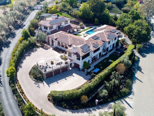 Stunning Estate with Breathtaking Bay Views and Luxurious Amenities in ...