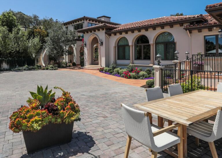 Stunning Estate with Breathtaking Bay Views and Luxurious Amenities in ...