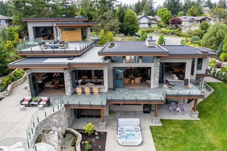 Enjoy Recreational Paradise in Sprawling Oceanfront Nanoose Bay House