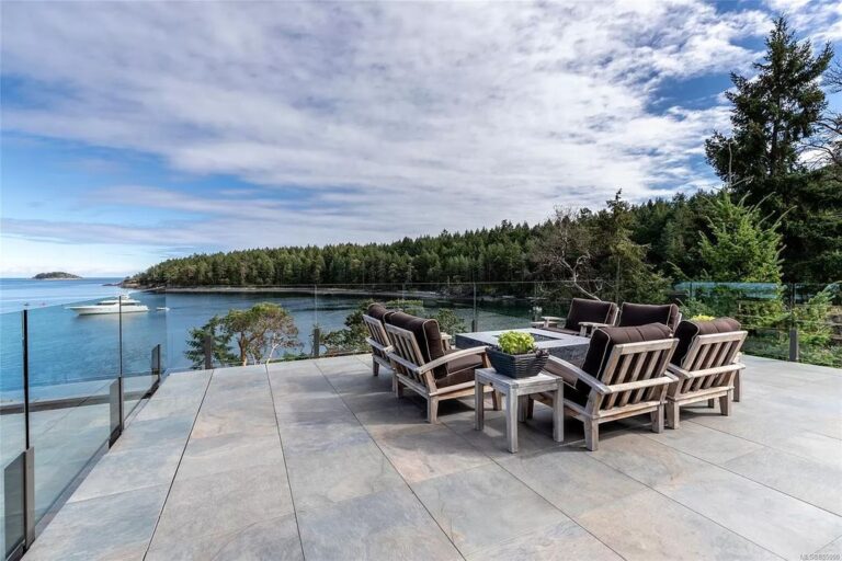 Enjoy Recreational Paradise in Sprawling Oceanfront Nanoose Bay House