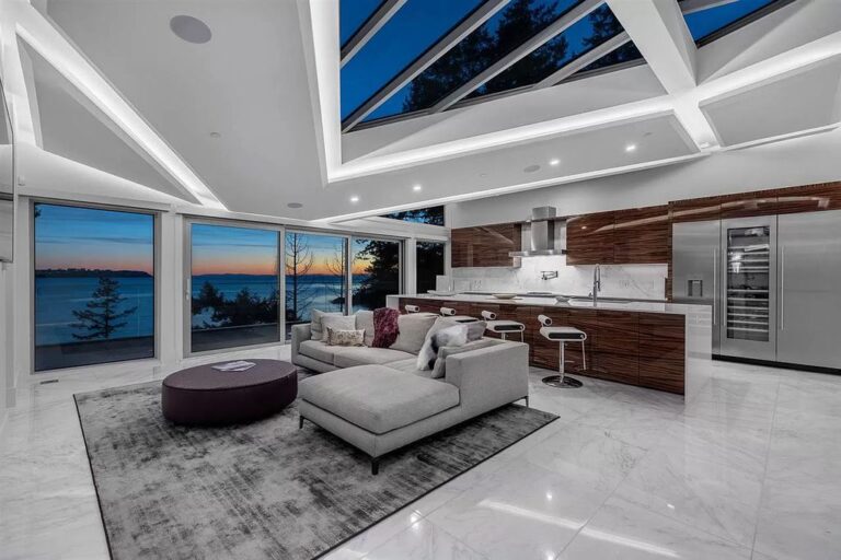 Flying Kite-Shaped Residence in West Vancouver with Breathtaking Ocean ...