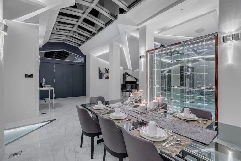 Flying Kite-Shaped Residence in West Vancouver with Breathtaking Ocean ...