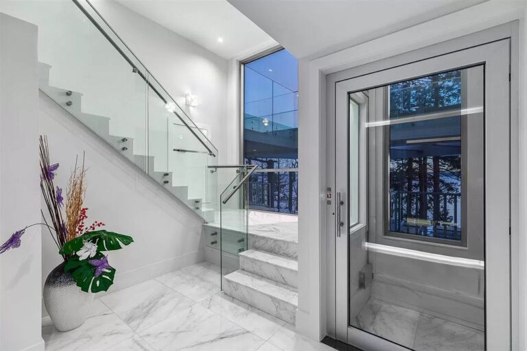 Flying Kite-Shaped Residence in West Vancouver with Breathtaking Ocean ...