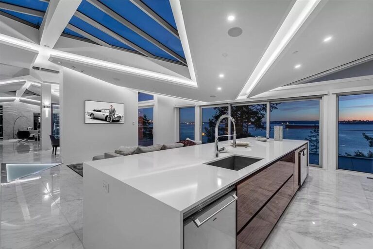 Flying Kite-Shaped Residence in West Vancouver with Breathtaking Ocean ...