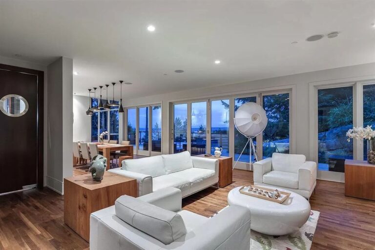 Green Summer House in West Vancouver with Breathtaking Ocean Views