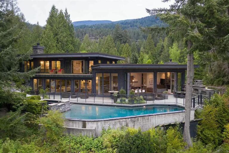 Green Summer House in West Vancouver with Breathtaking Ocean Views