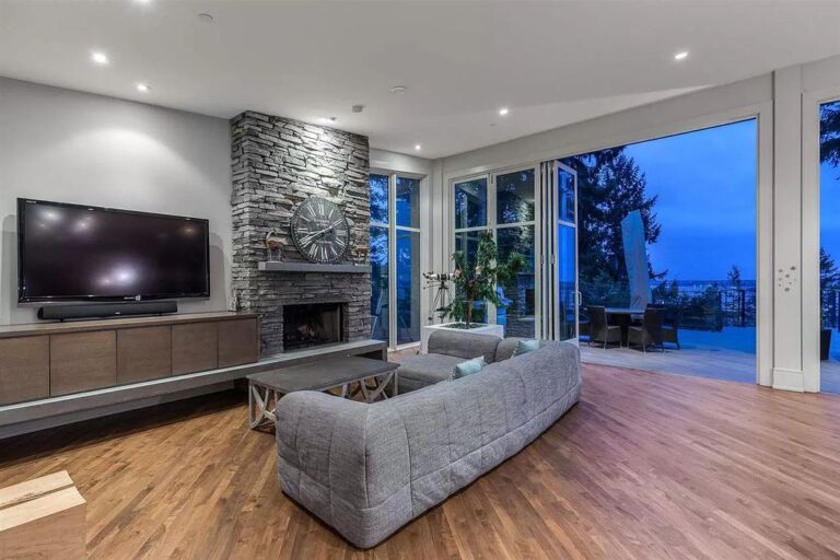 Green Summer House in West Vancouver with Breathtaking Ocean Views