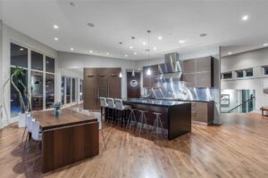 Green Summer House in West Vancouver with Breathtaking Ocean Views