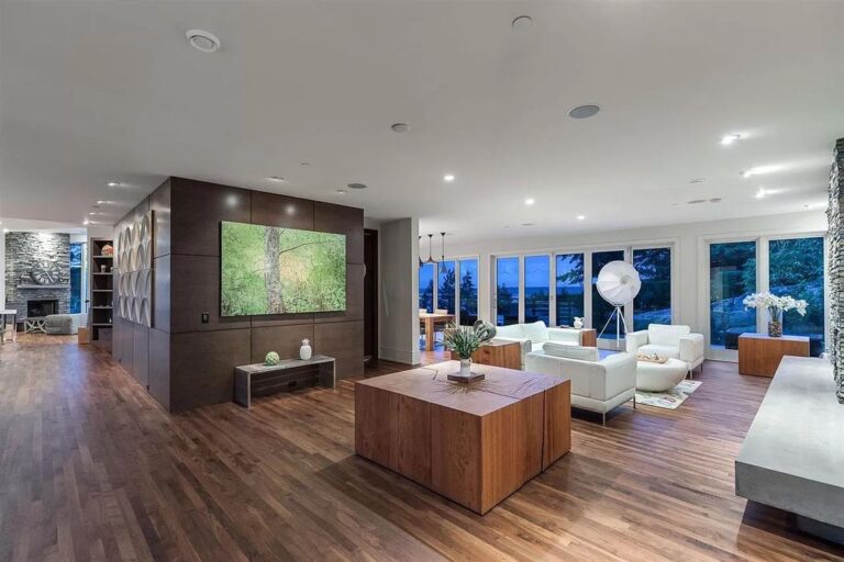 Green Summer House in West Vancouver with Breathtaking Ocean Views