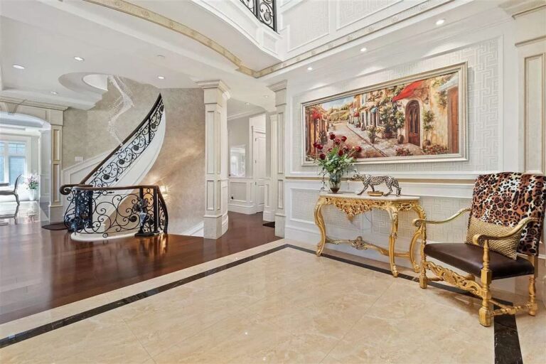 Royal-style Vista House in Vancouver for a Royal Living