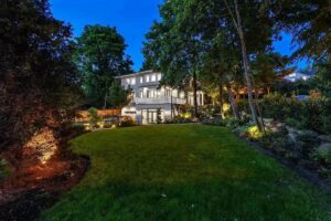 Tastefully Designed House in Vancouver Brings Green Nature Living