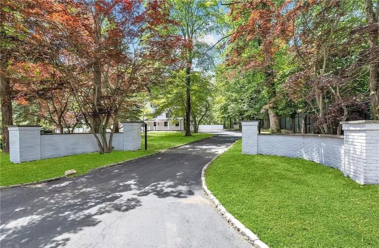 Secluded Farmhouse Enjoys Unrivaled Serene Nature and Magnificent ...