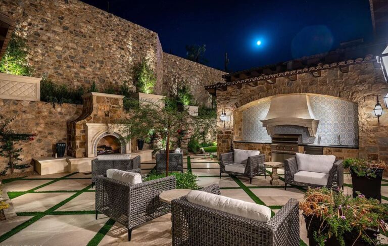 A Hillside Arizona Estate with Valley Breathtaking Views