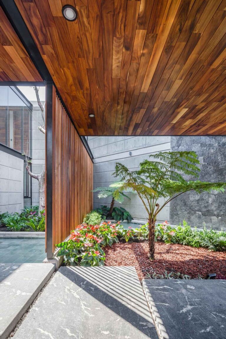 Kaleth House Opens in a Trapezoid-shaped Way by Di Frenna Arquitectos