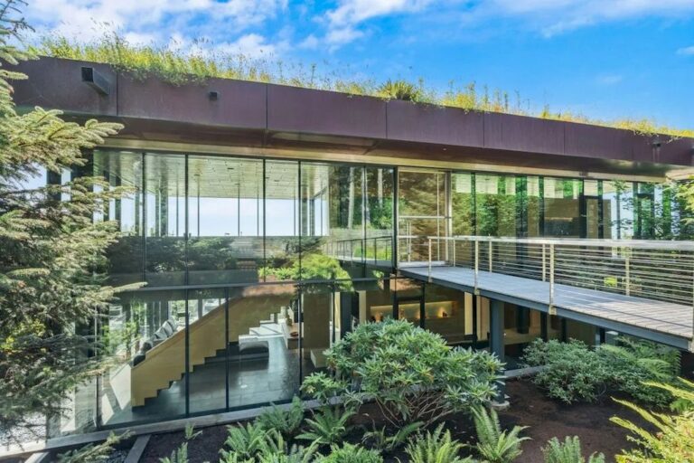 Listed at $4,995,000 This Glass Oceanfront House in Oregon is a Fresh ...