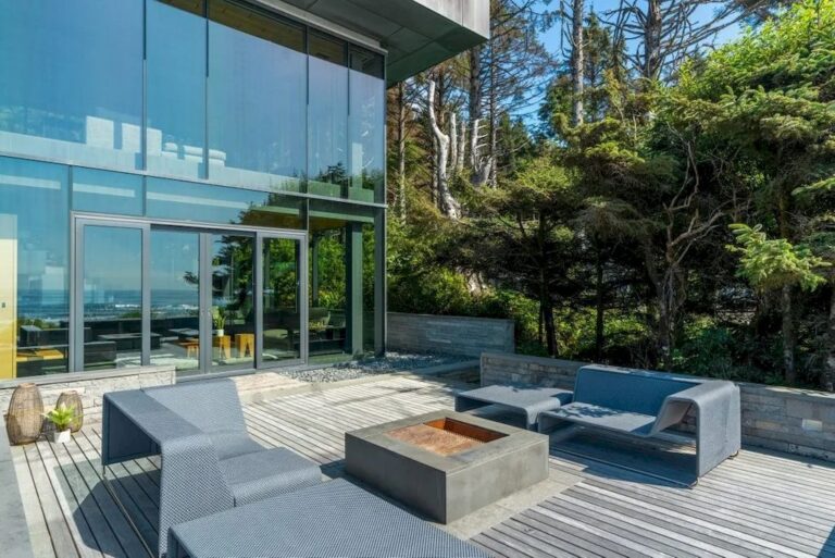 Listed at $4,995,000 This Glass Oceanfront House in Oregon is a Fresh ...