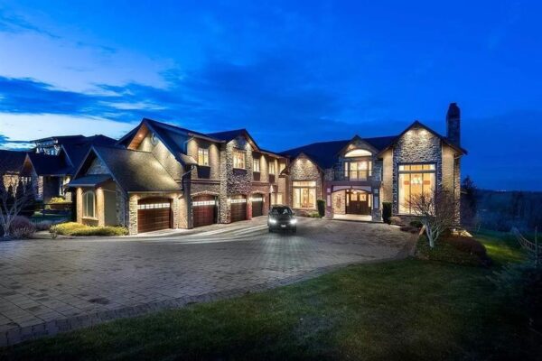 Spectacular Mansion in High Point Estates Highlights Panoramic Views