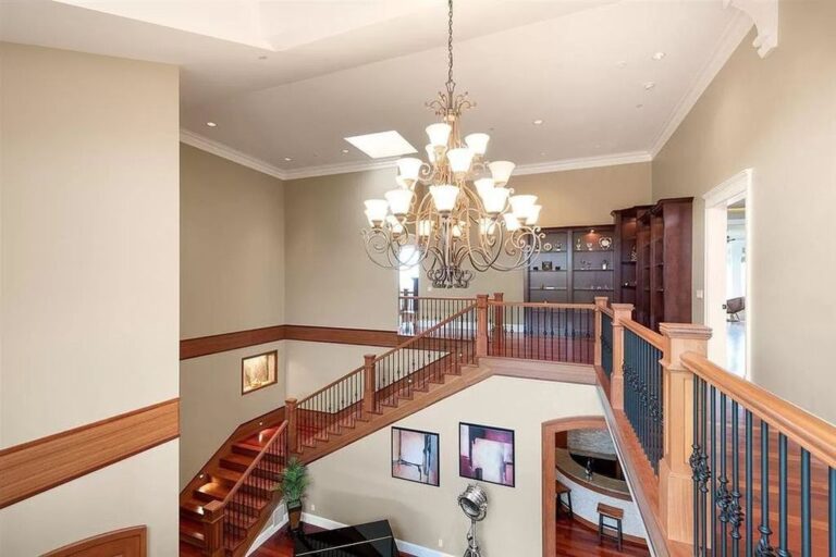 Spectacular Mansion in High Point Estates Highlights Panoramic Views