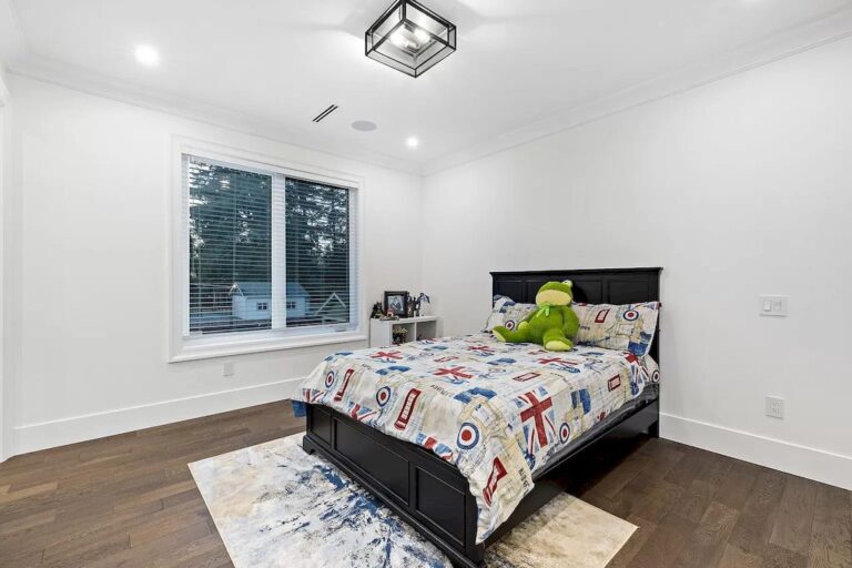 Luxury Contemporary Farm-Style Mansion in Surrey