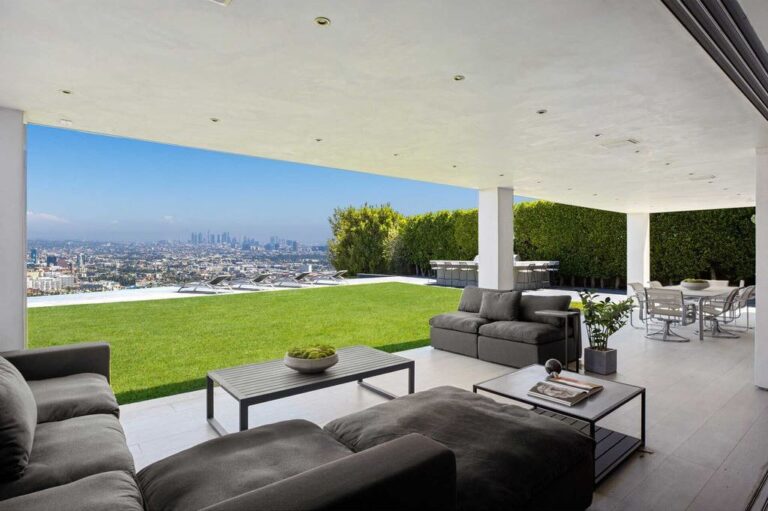 $6,995,000 Sunset Strip Home with Panoramic City View of Los Angeles