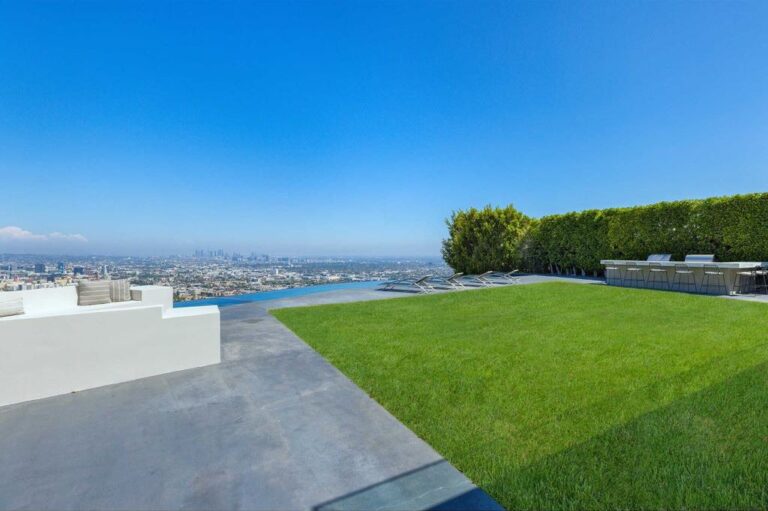 $6,995,000 Sunset Strip Home with Panoramic City View of Los Angeles