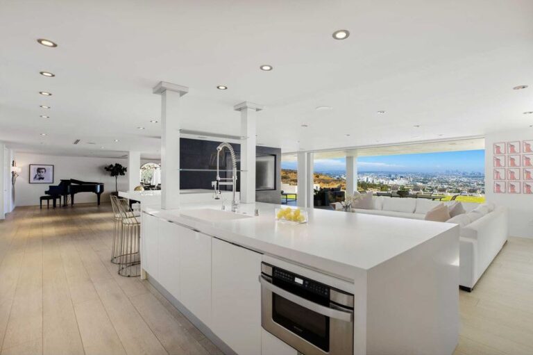 $6,995,000 Sunset Strip Home with Panoramic City View of Los Angeles