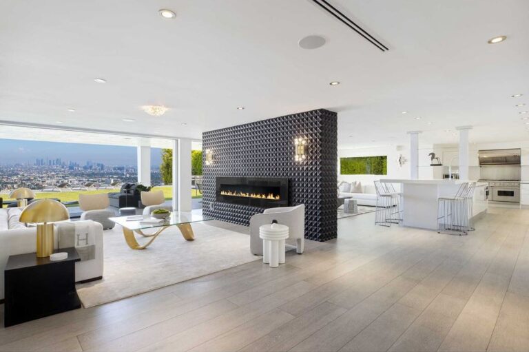 $6,995,000 Sunset Strip Home with Panoramic City View of Los Angeles