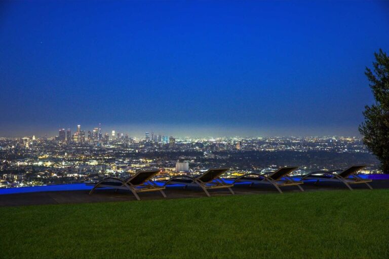 $6,995,000 Sunset Strip Home with Panoramic City View of Los Angeles