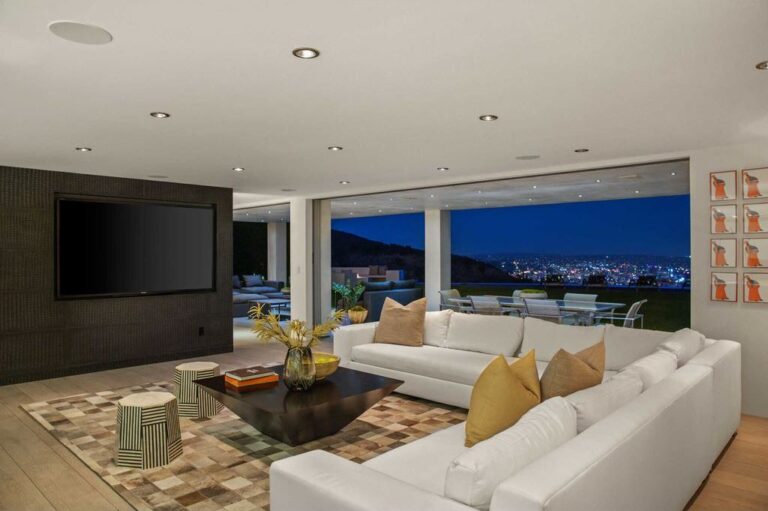 $6,995,000 Sunset Strip Home with Panoramic City View of Los Angeles